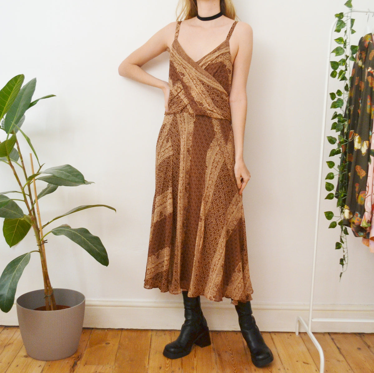 Brown dress uk 12 – Betty Berry